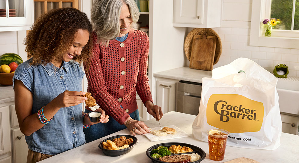 cracker barrel breakfast hours